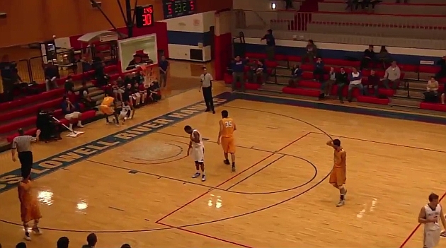 NBA noticias: Dontavious Smith se carga el tablero con un poderoso mate ...